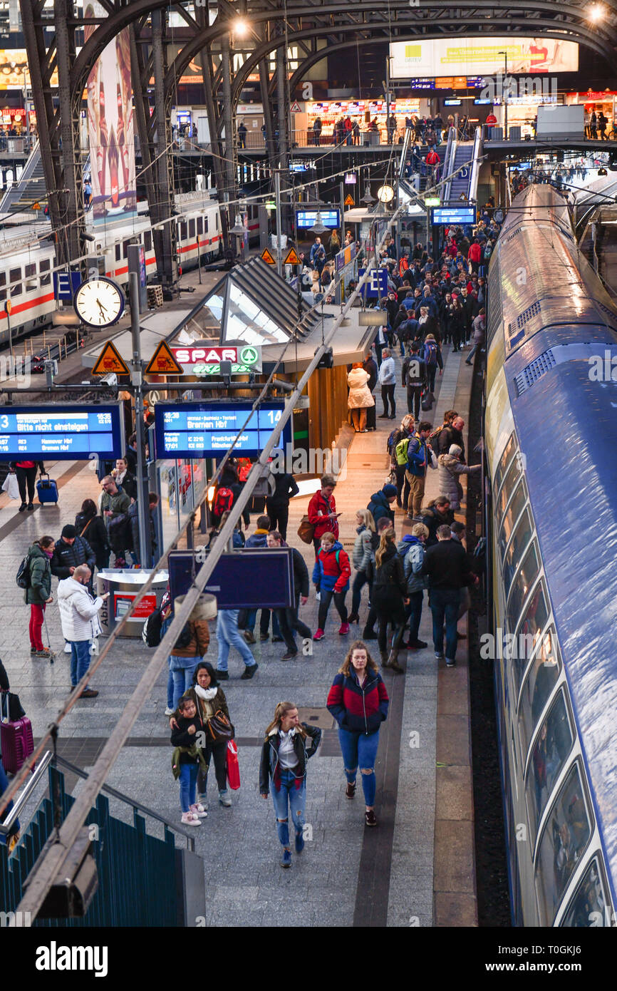 Ansicht bahnsteig hi-res stock photography and images - Alamy