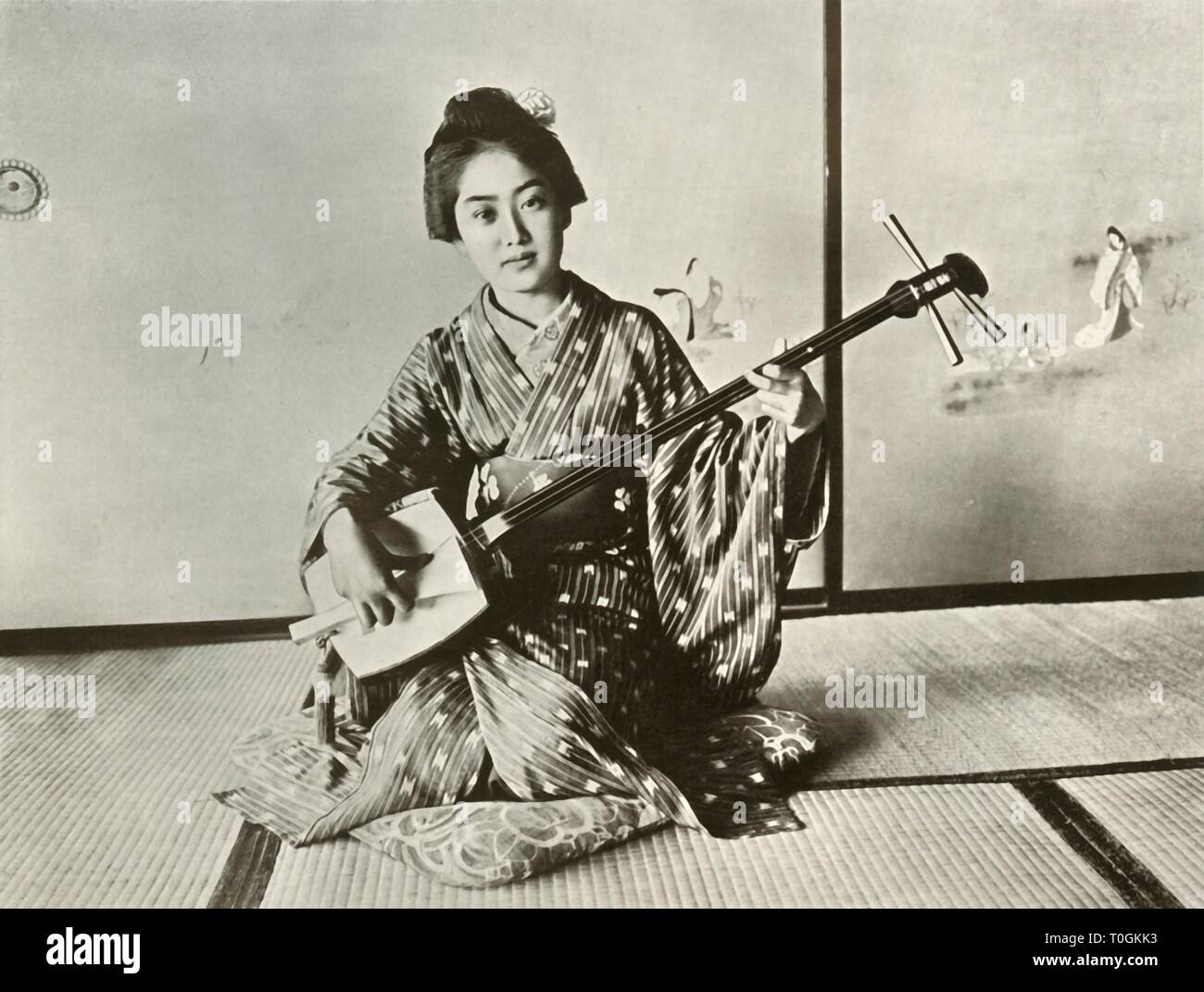 Geisha musical instrument japan japanese hi-res stock photography and ...