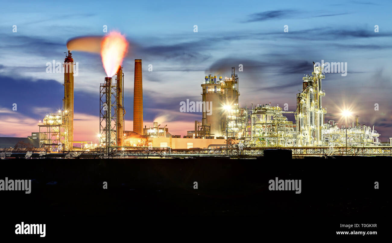 Petrochemical plant at night, oil and gas industrial Stock Photo - Alamy