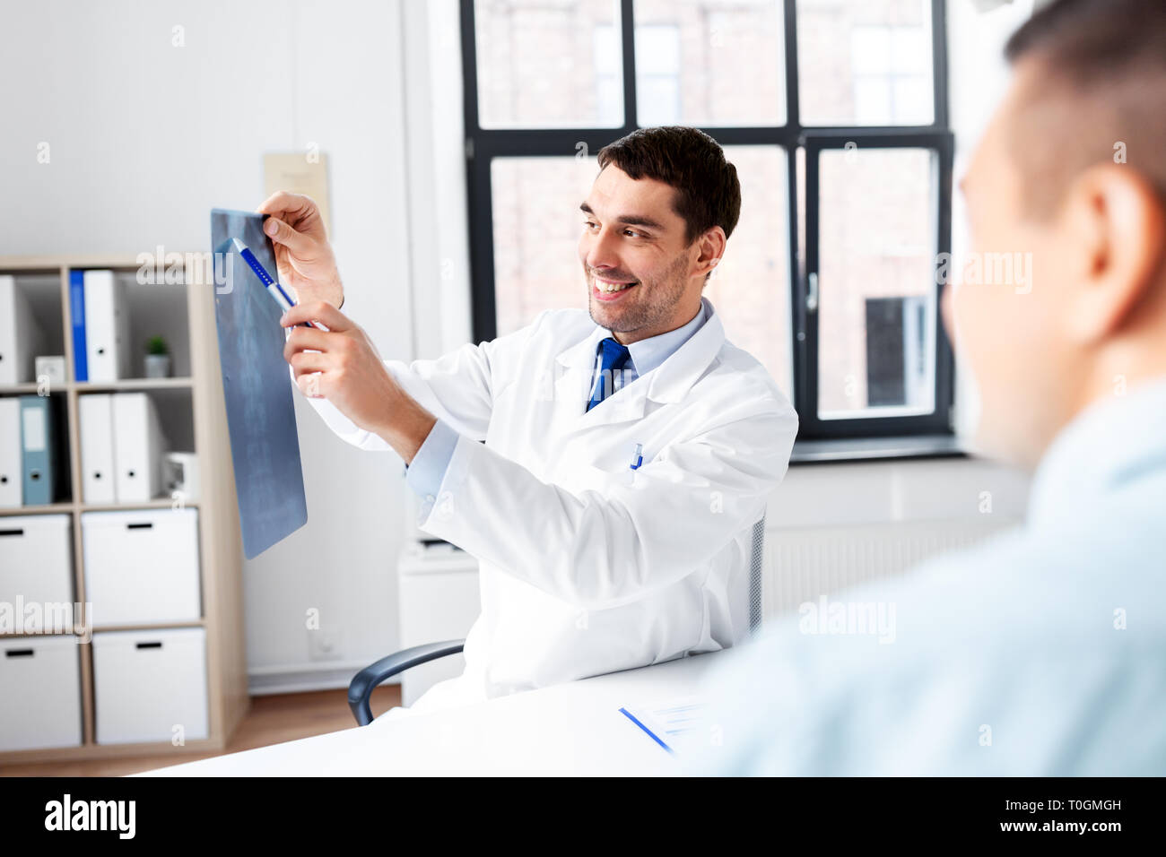 doctor showing x-ray to patient at hospital Stock Photo - Alamy