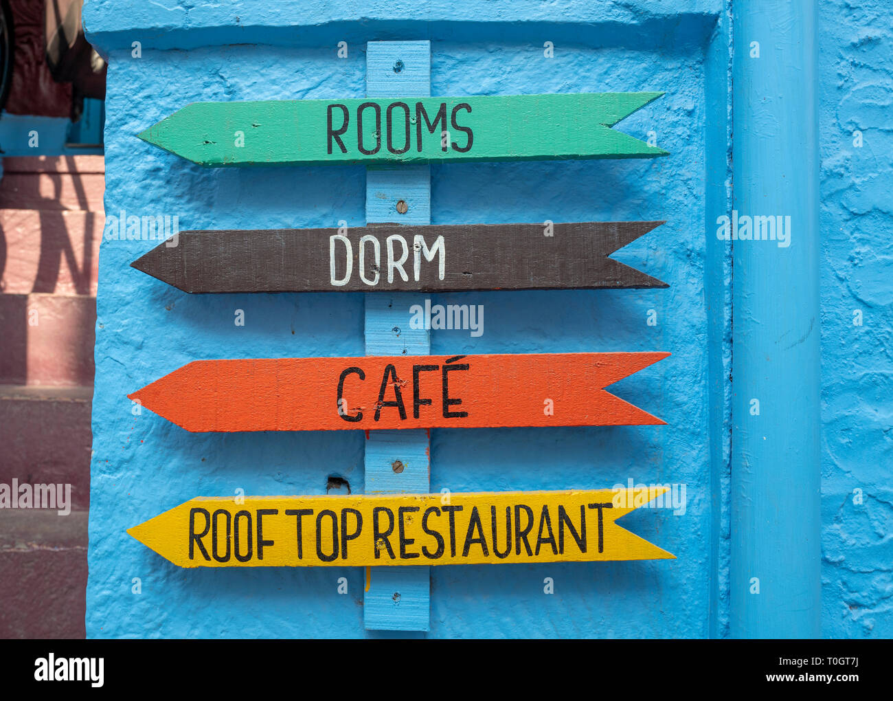 Hostel Dorm Available Rooms Signage in Jodhpur, India Stock Photo - Alamy