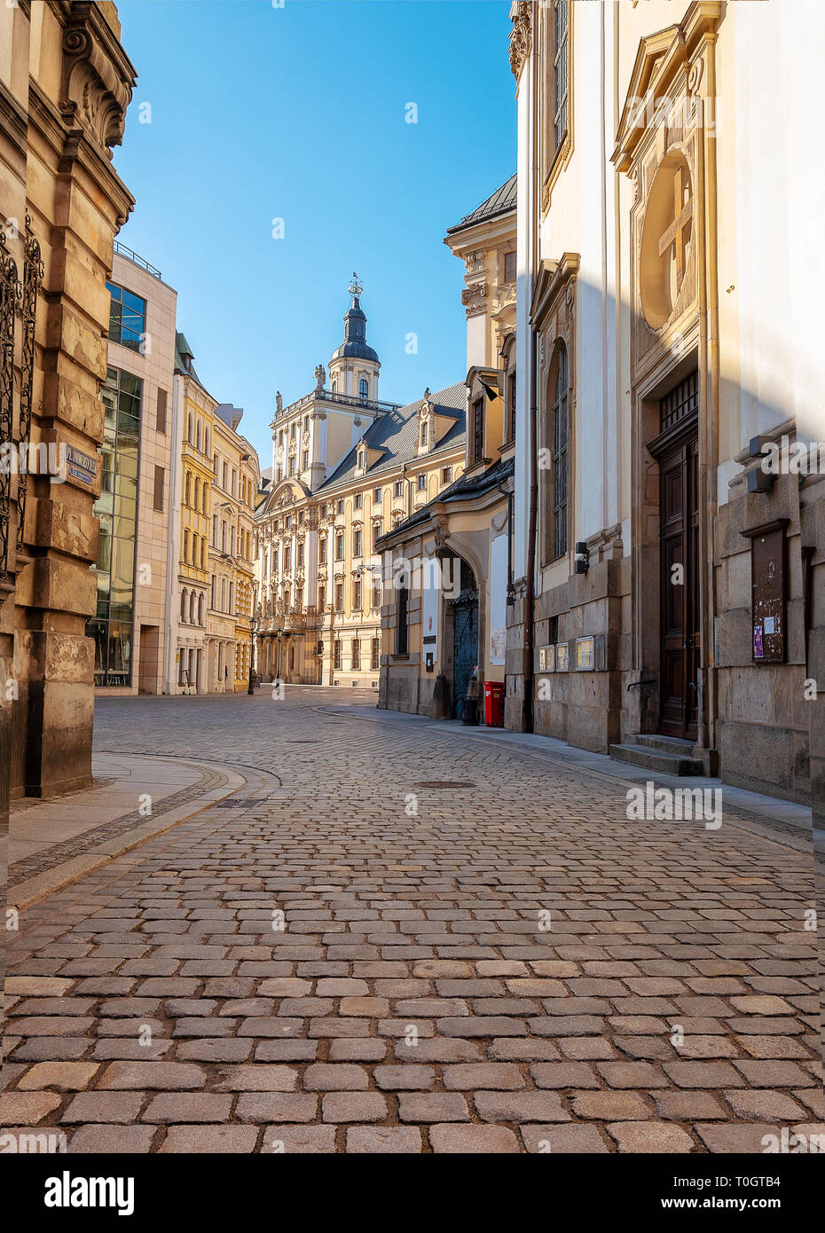 Old european streets hi-res stock photography and images - Alamy