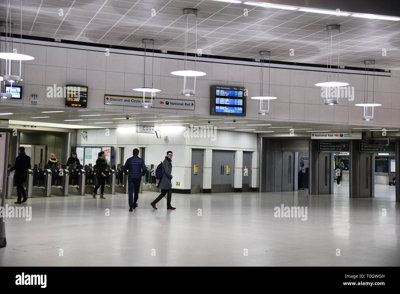 Blackfriars station concourse, London Underground Stock Photo - Alamy
