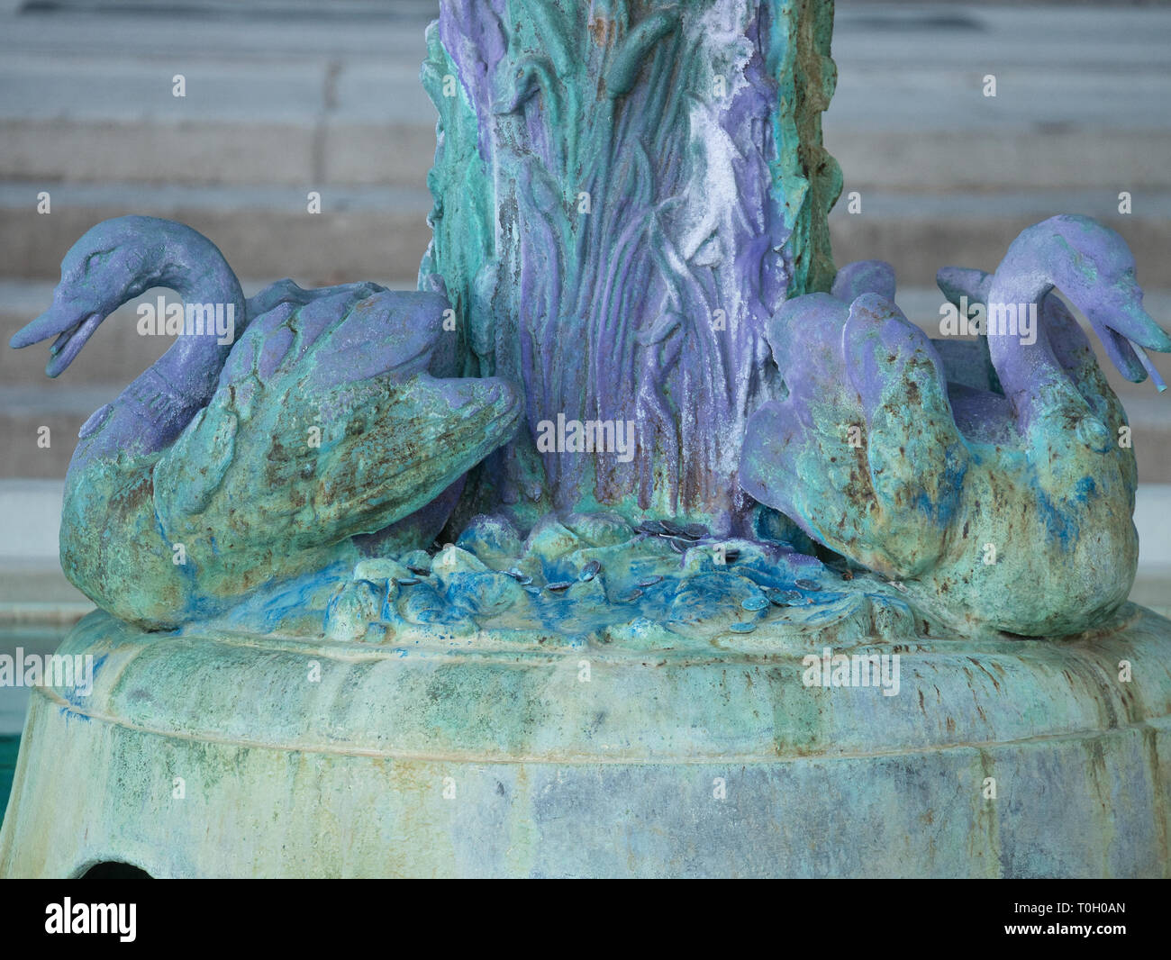 Swan Statues High Resolution Stock Photography and Images - Alamy