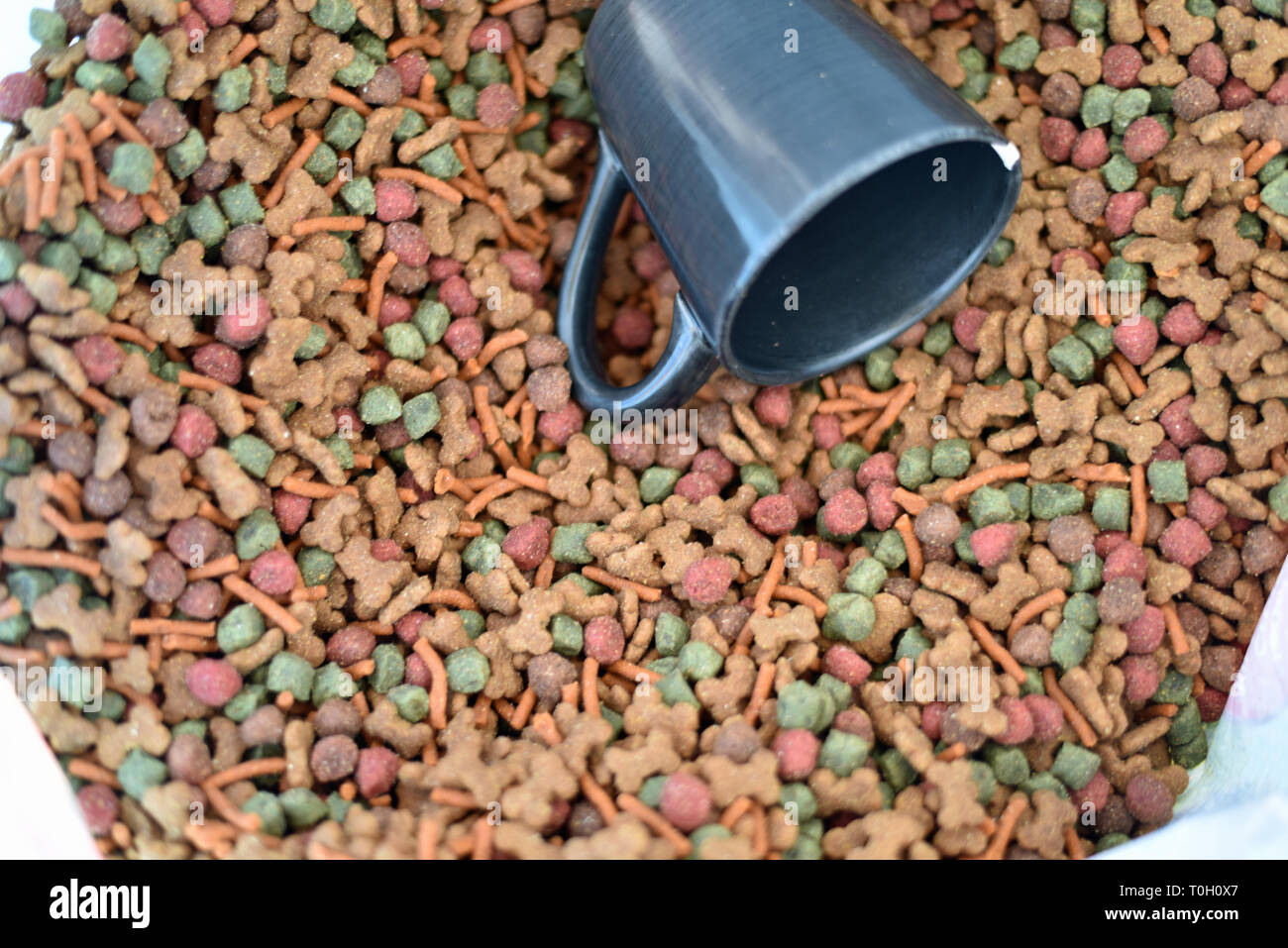Kibbles and bits hi-res stock photography and images - Alamy