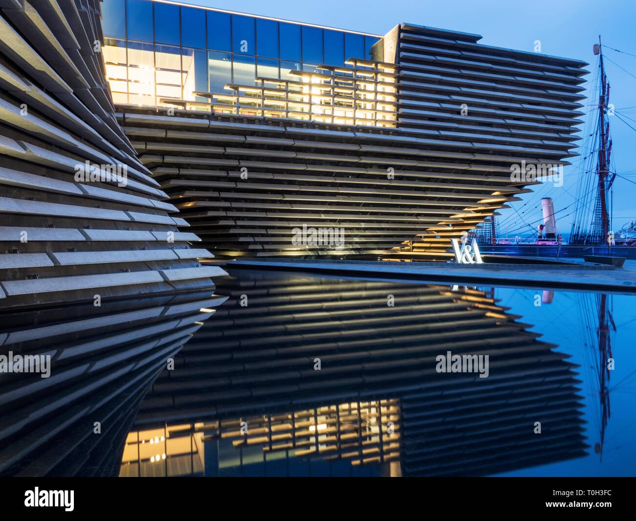 V&A Dundee design museum designed by Kengo Kuma at Riverside Esplanade ...