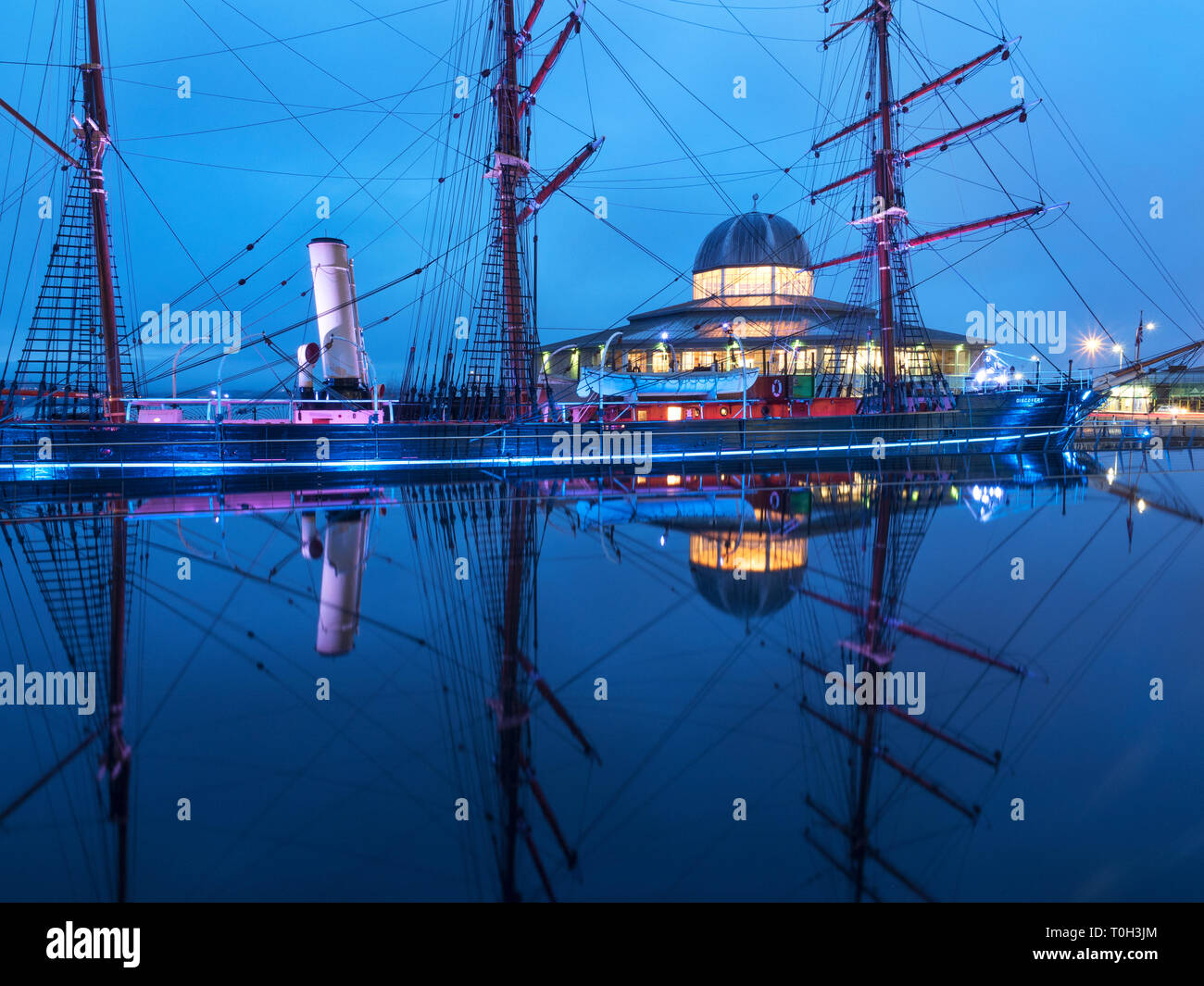 Rrs discovery dundee tourist hi-res stock photography and images - Alamy