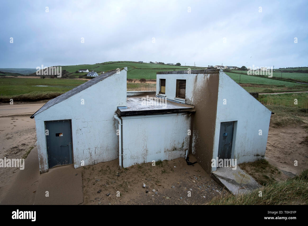 Red strand beach hi-res stock photography and images - Alamy