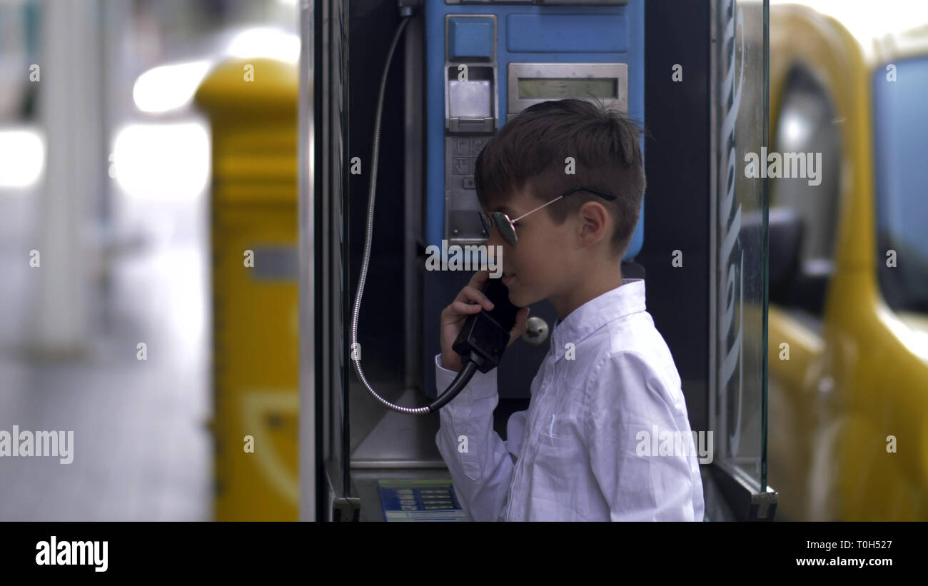 Phone ringing music hi-res stock photography and images - Alamy