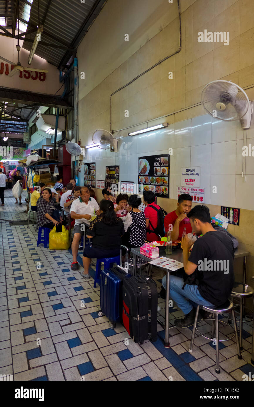 Restaurant, Pratunam market, Ratchathewi, Bangkok, Thailand Stock Photo ...