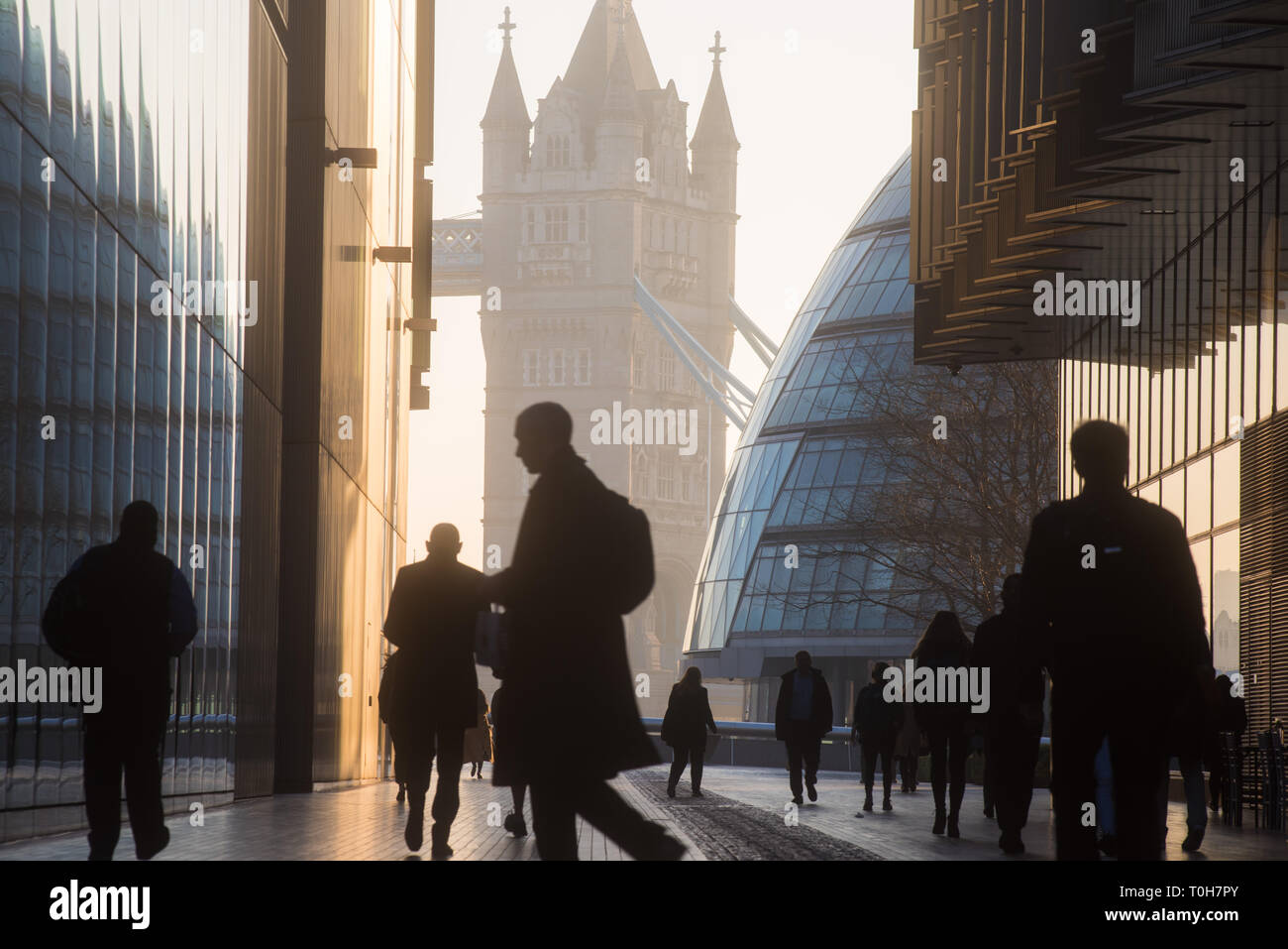 morning commuters drinking coffee near Tower Bridge Stock Photo - Alamy