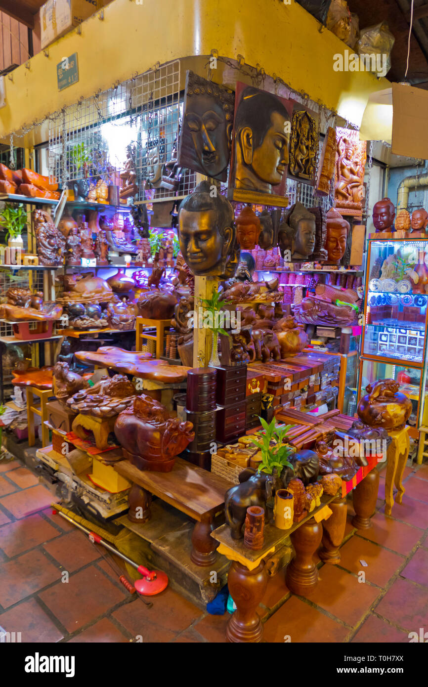 Souvenir and handicraft stall, Russian Market, Phnom Penh, Cambodia ...