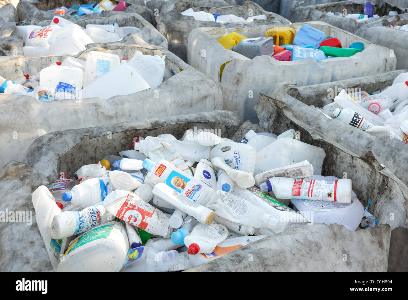 Compacted recyclable plastic bottles hi-res stock photography and ...