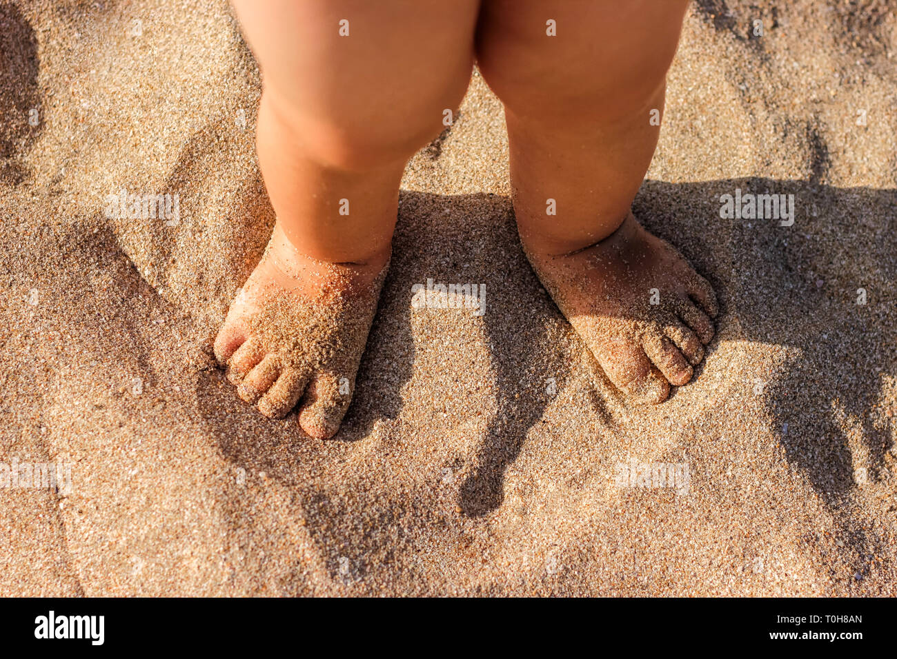 Baby foot sand toes hi-res stock photography and images - Alamy
