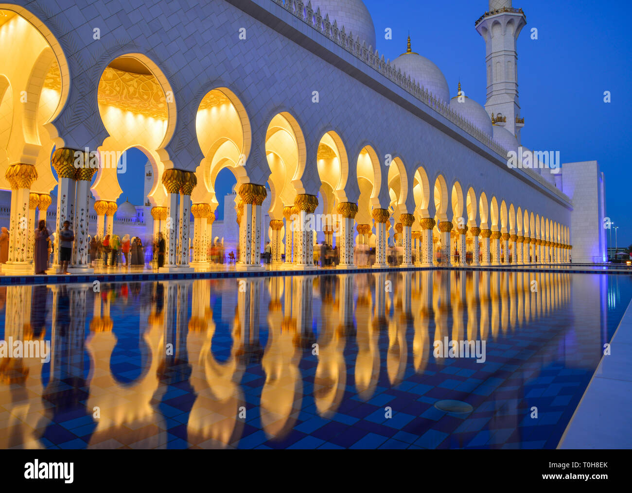 Abu Dhabi - Dec 8, 2018. Nice night view of the Sheikh Zayed Grand ...