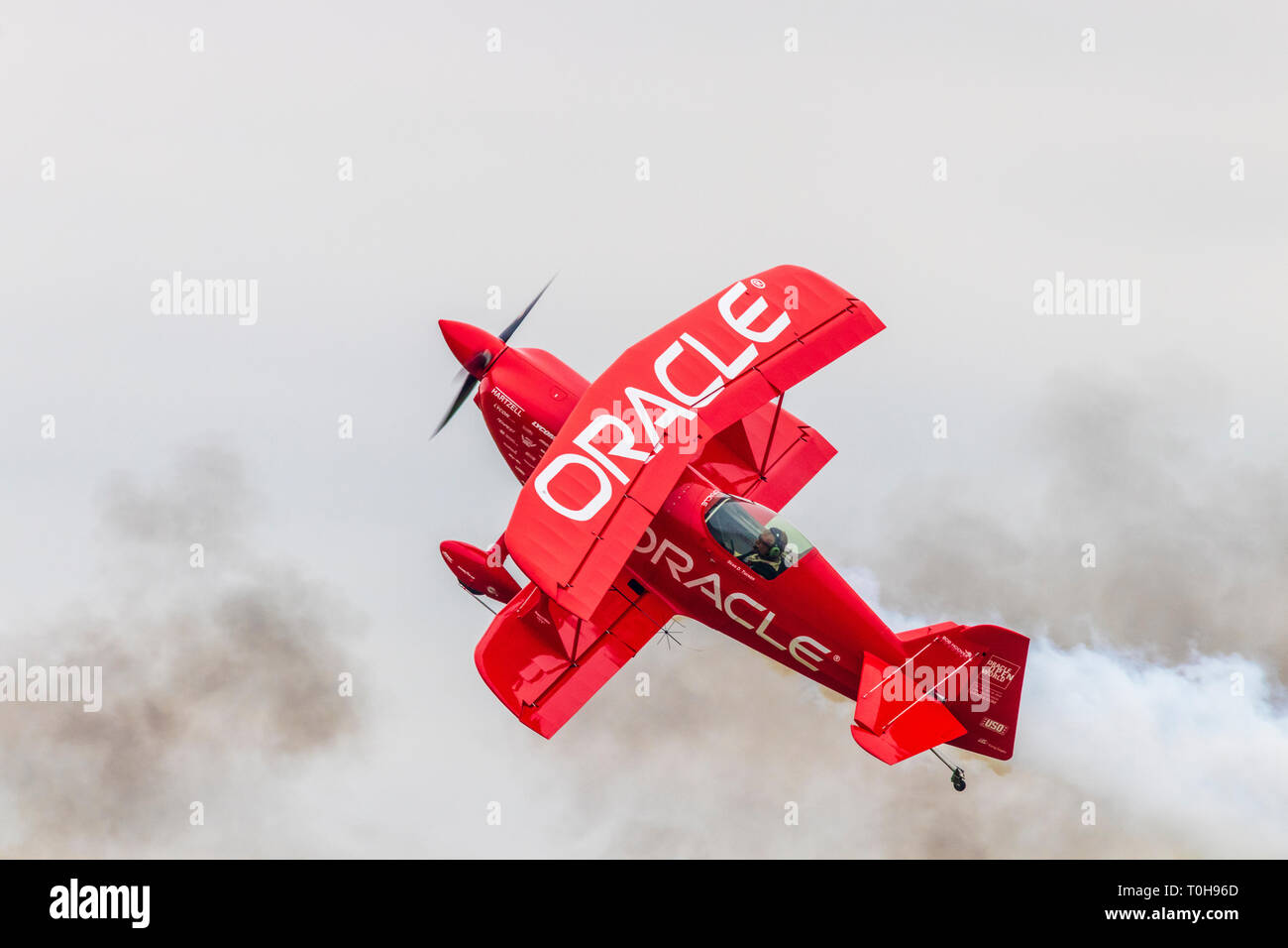 Oracle challenger biplane hi-res stock photography and images - Alamy