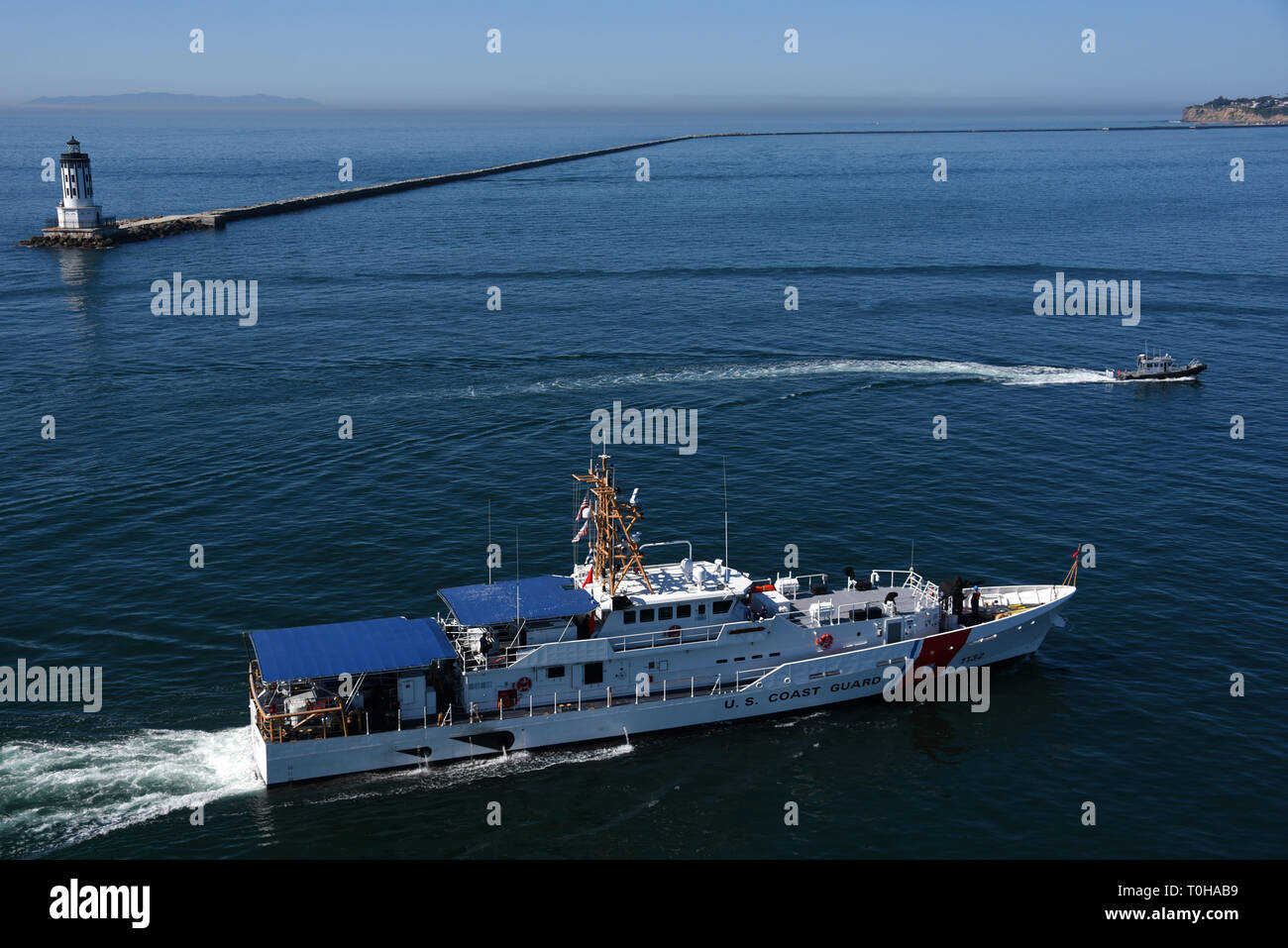The Coast Guard Cutter Benjamin Bottoms pulls into the Port of Los ...
