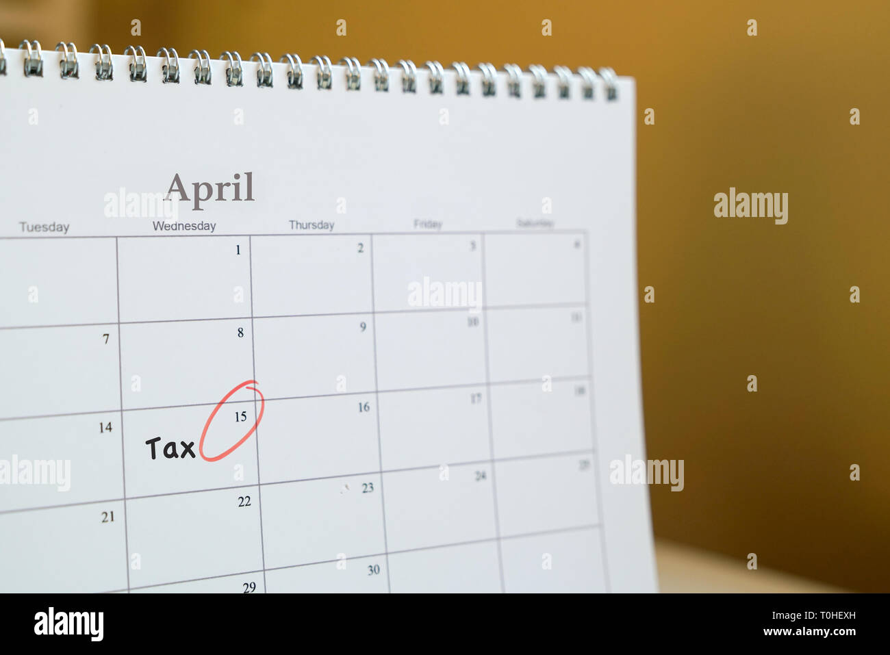 Tax filing reminder : April 15th circled on calendar Stock Photo - Alamy