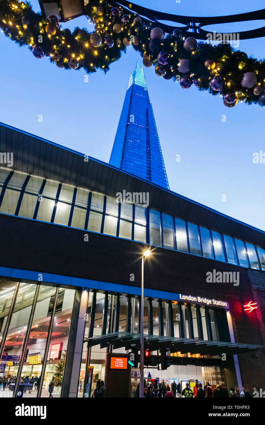 London bridge station entrance hi-res stock photography and images - Alamy