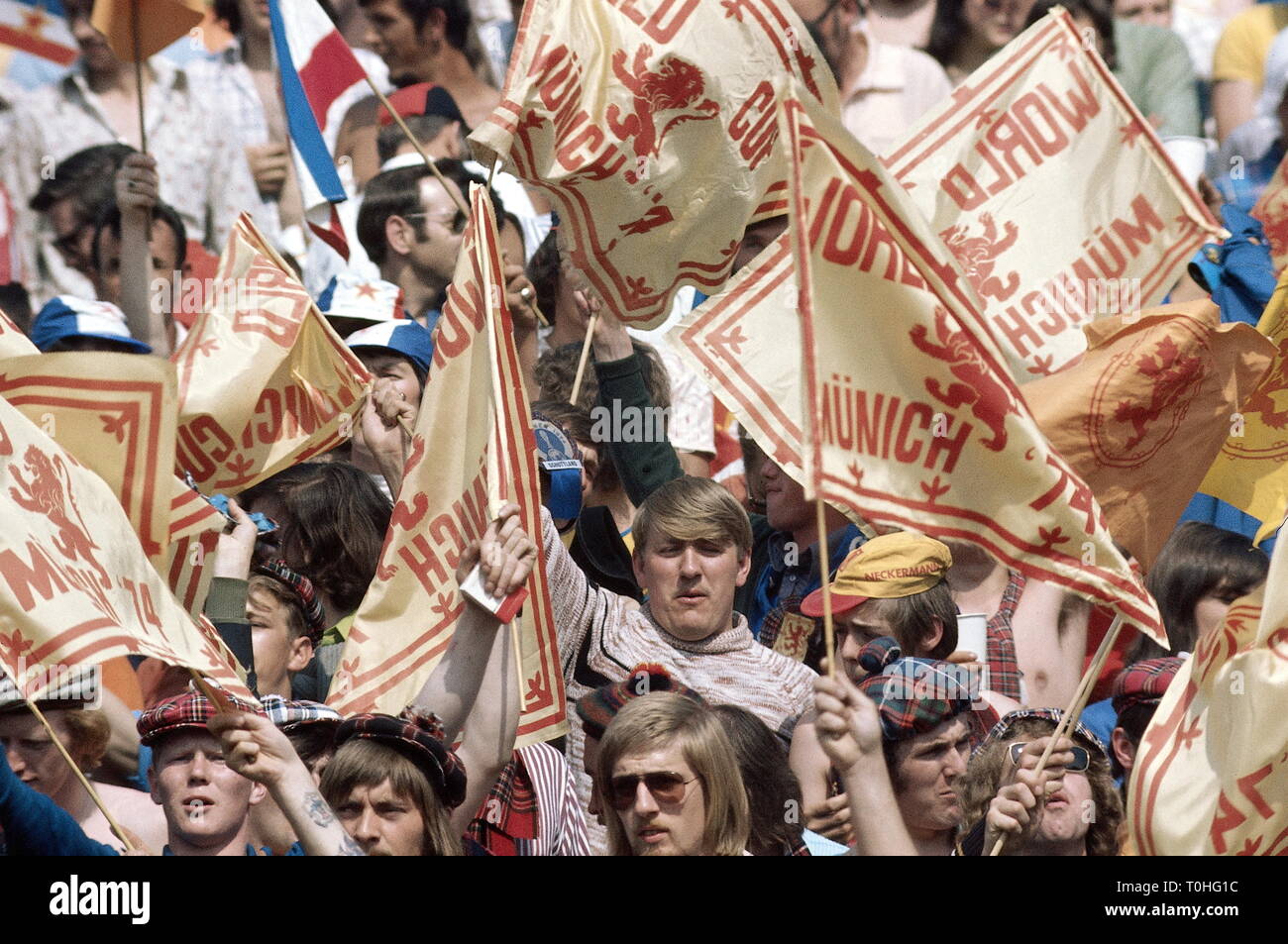 Football 1970s football fans hi-res stock photography and images - Alamy