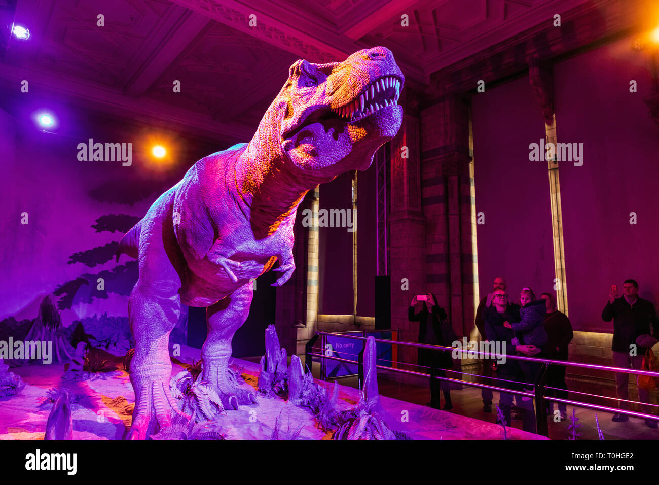 England, London, South Kensington, Natural History Museum, Animatonic ...