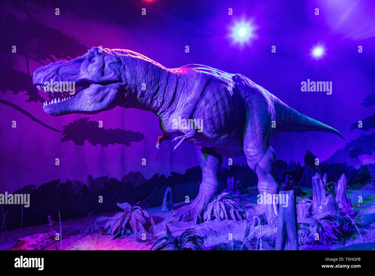 England, London, South Kensington, Natural History Museum, Animatonic ...