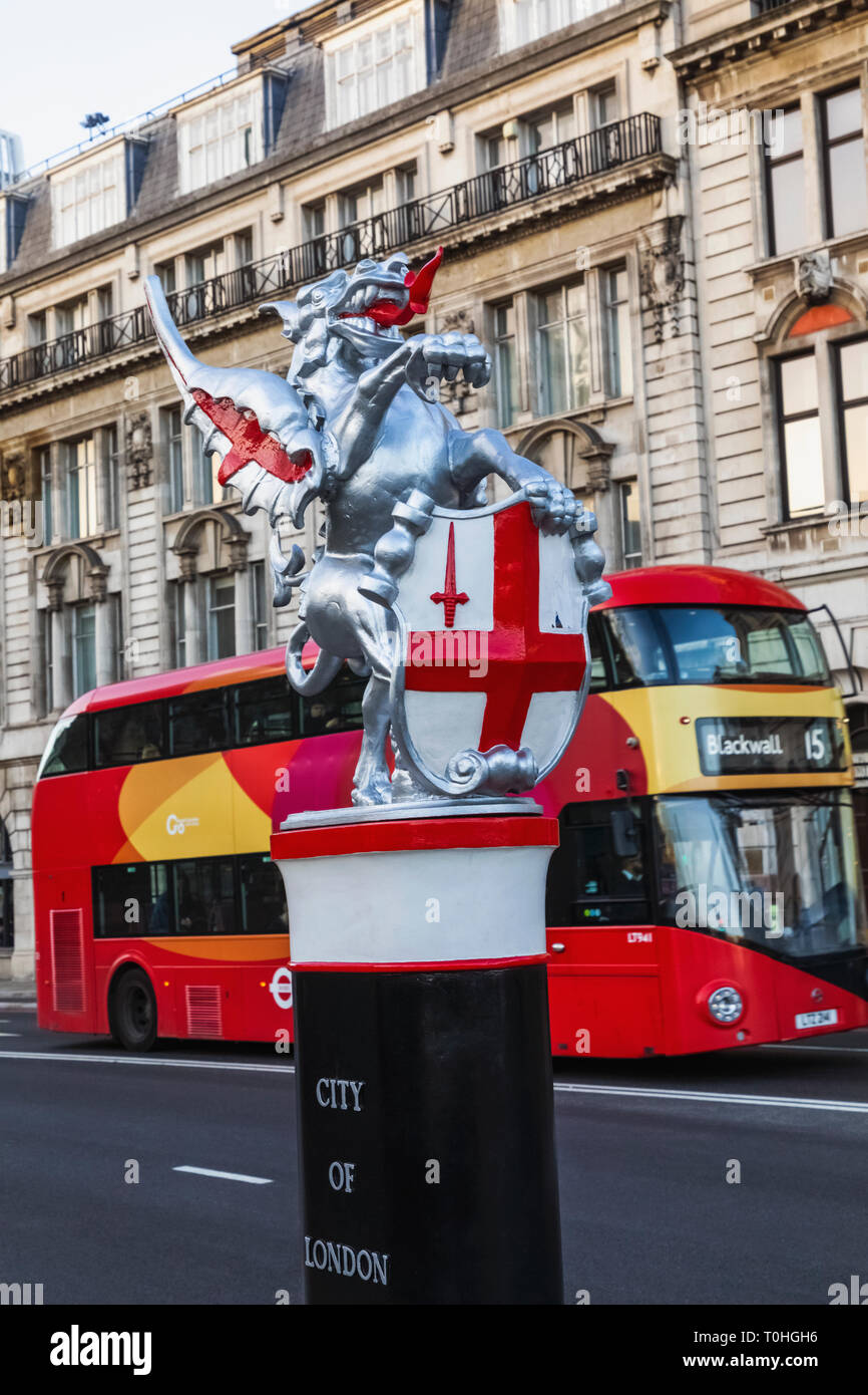 City london dragon guarding entrance hi-res stock photography and ...