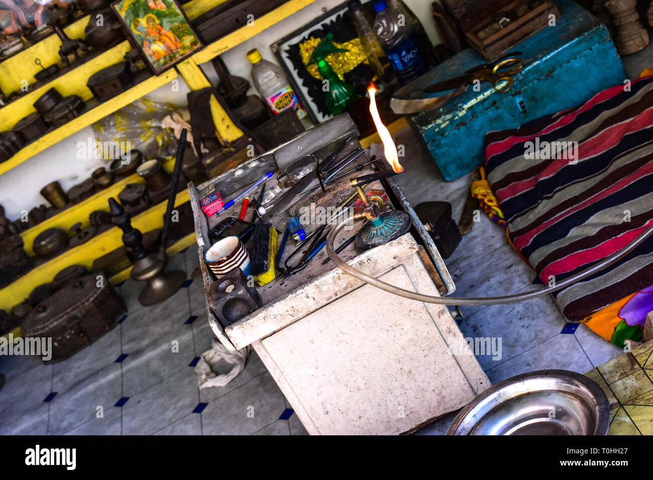 Indian workshop, Bunsen Burner, Bundi, Rajasthan, India Stock Photo - Alamy
