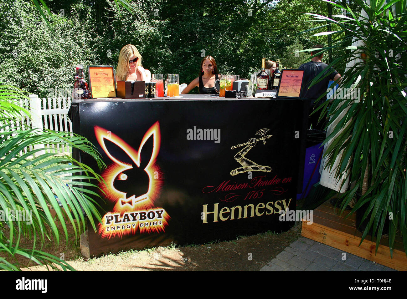 Hamptons party atmosphere hi-res stock photography and images - Alamy