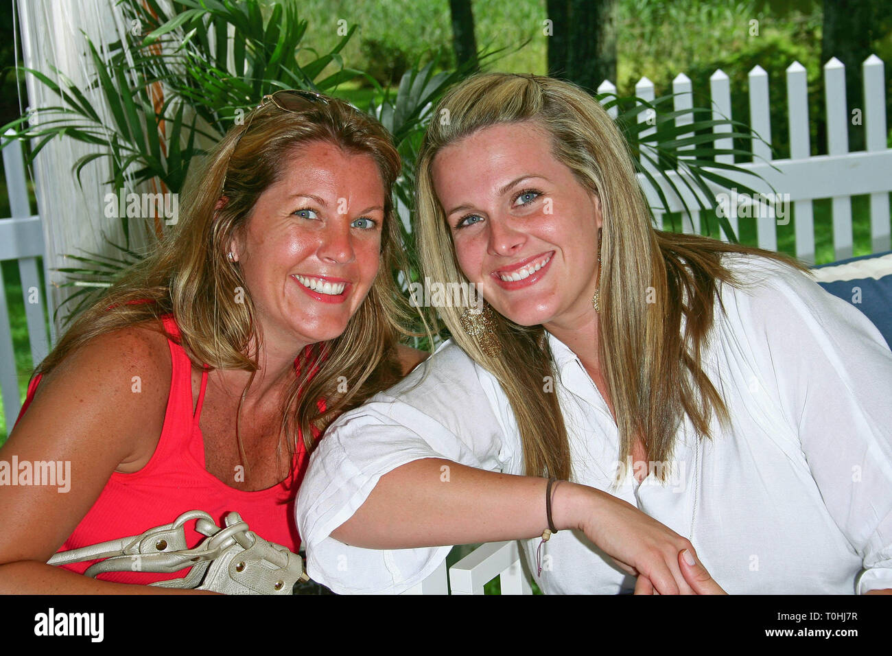 Southampton, NY, USA. 02 Sep, 2007. Jennifer Styles, Erin Schaefer at ...