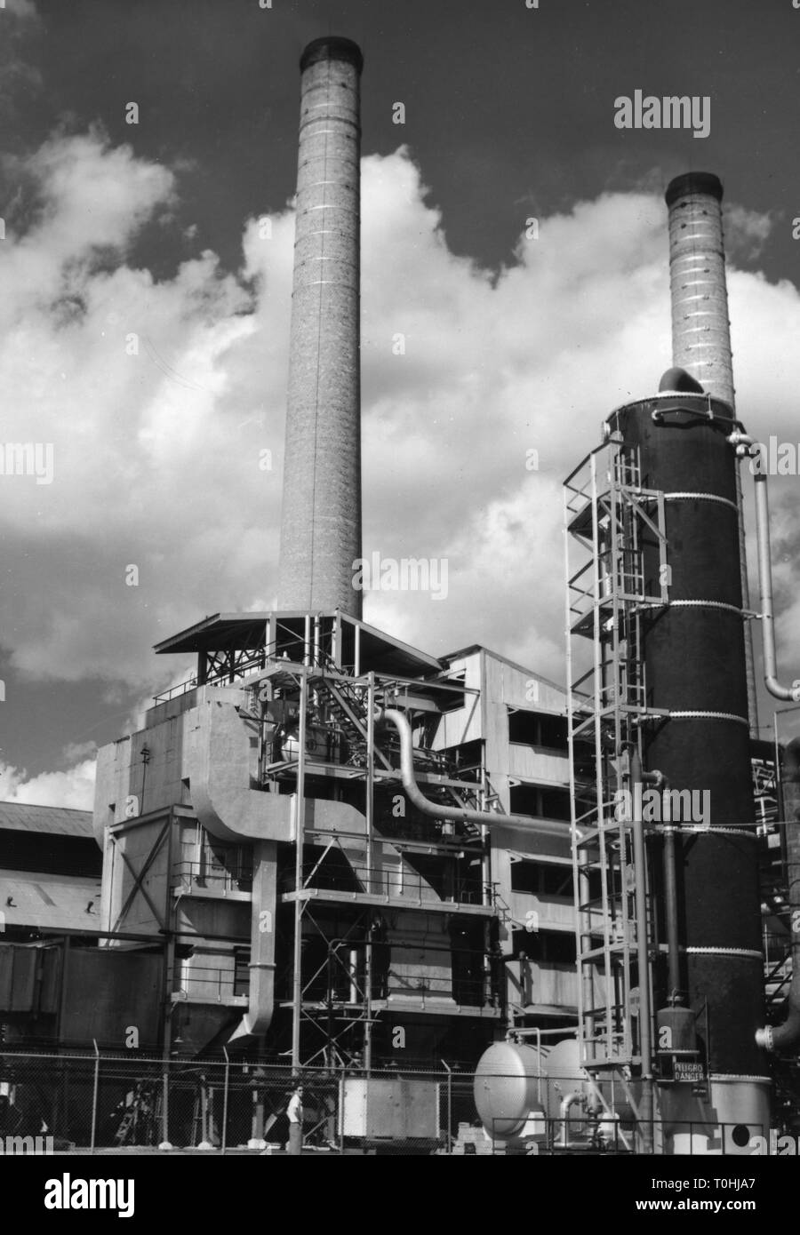 Factory exterior 1960s hi-res stock photography and images - Alamy