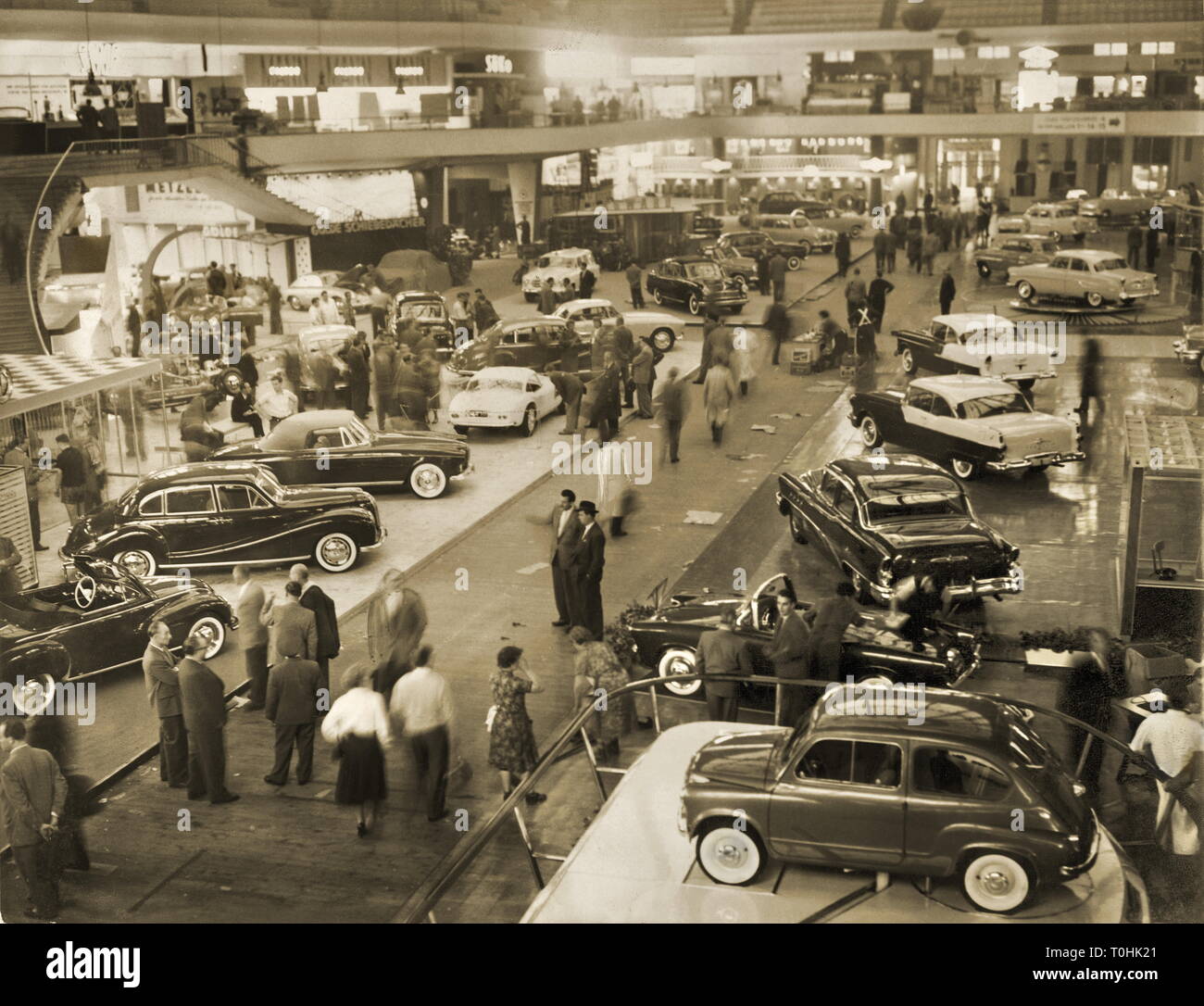 Auto fair 1950s hi-res stock photography and images - Alamy