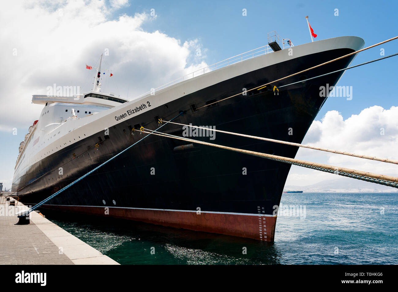 RMS QUeen Elizabeth 2 .QE2. alongside berth at Gibraltar harbour Stock ...