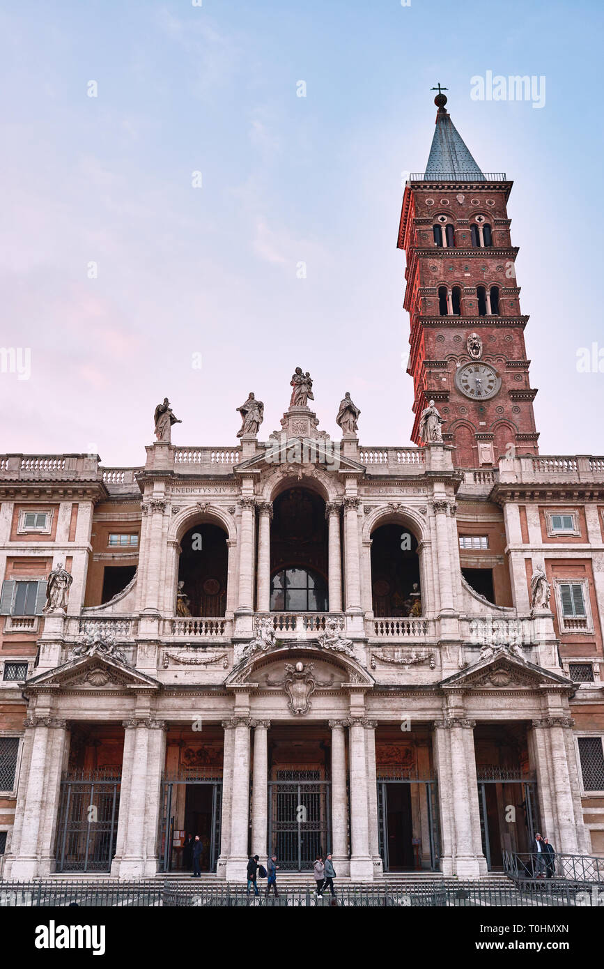 Santa maria maggiore rome interior hi-res stock photography and images ...