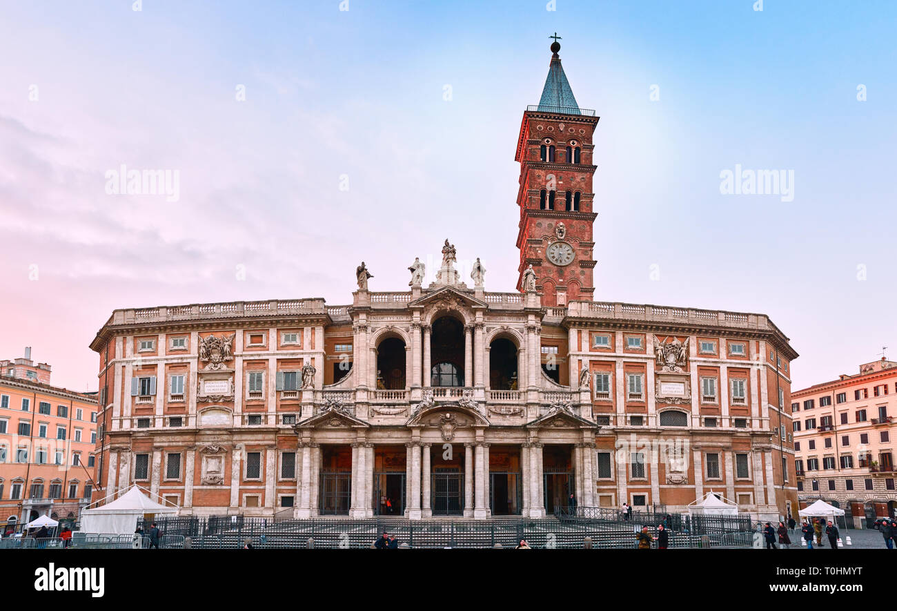 Santa maria maggiore rome interior hi-res stock photography and images ...