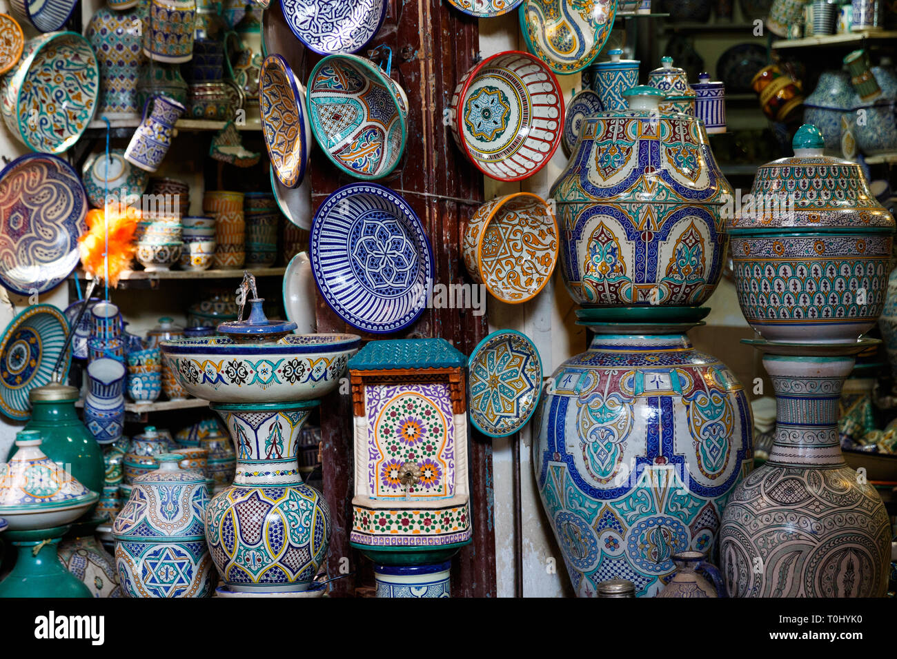 Traditional arabic handcrafted, colorful decorated plates at the bazaar ...