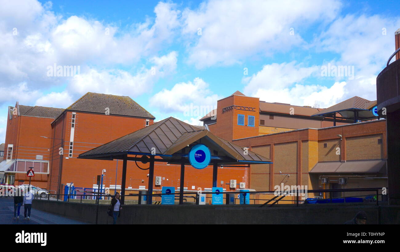 St george's shopping centre, harrow hi-res stock photography and images ...