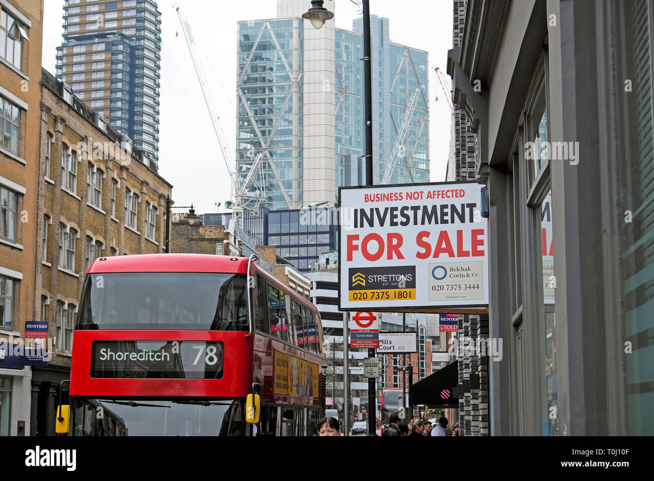 For sale signs uk street hi-res stock photography and images - Alamy