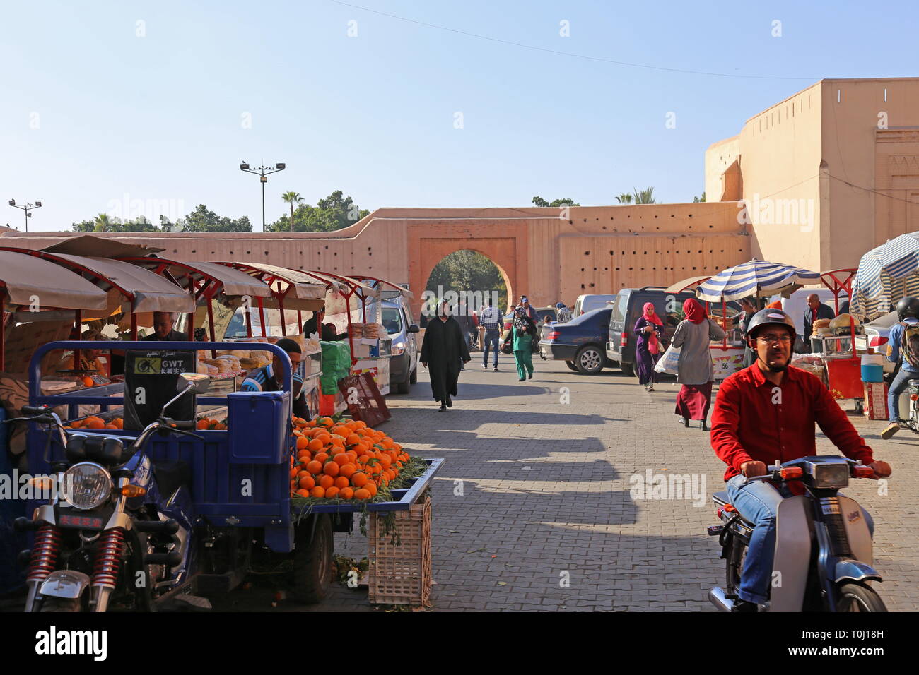 Street market just inside Bab Doukkala, Rue Bab Doukkala, Medina ...