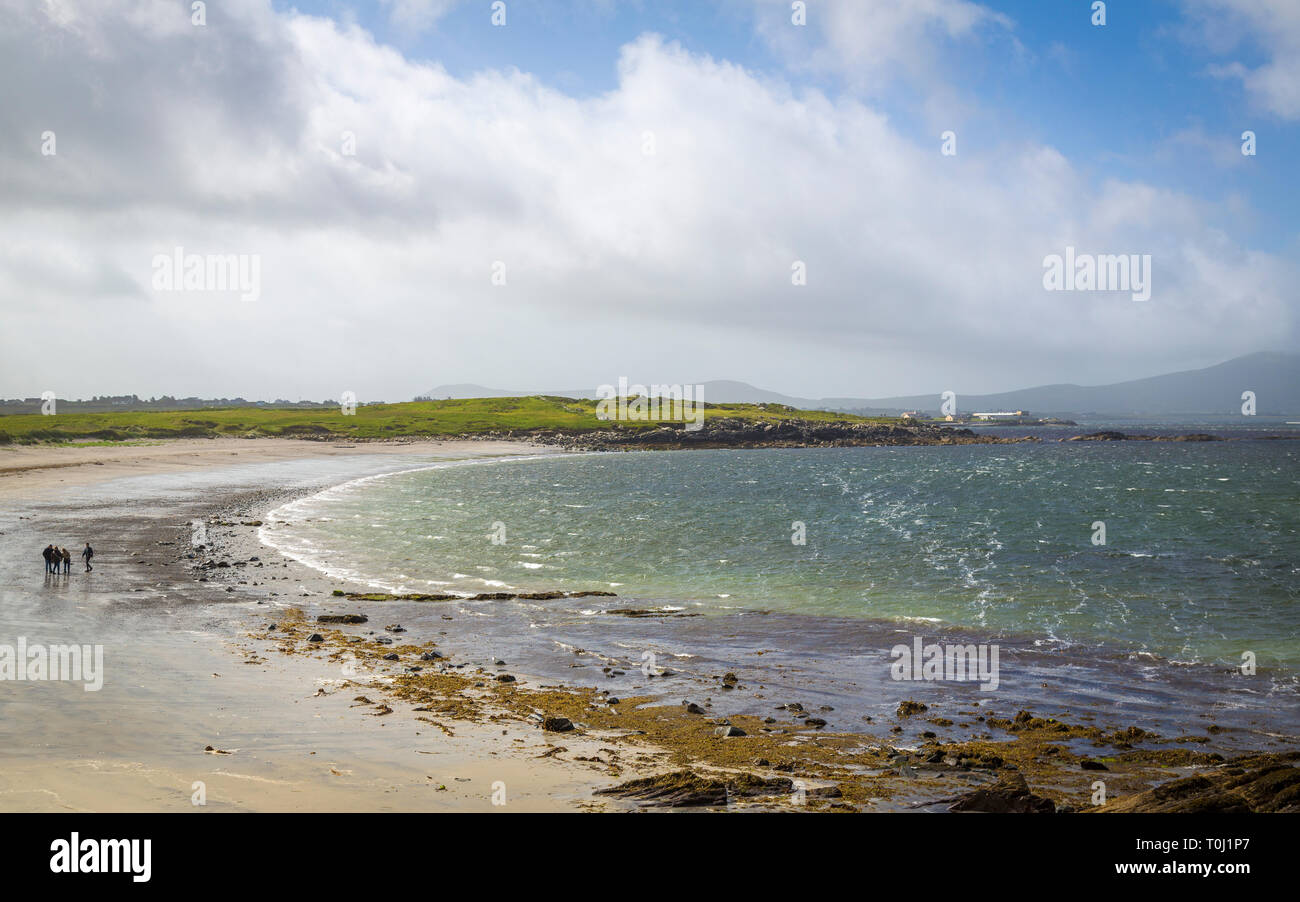 Walking at the White Strand, Co Kerry, Ireland Stock Photo - Alamy