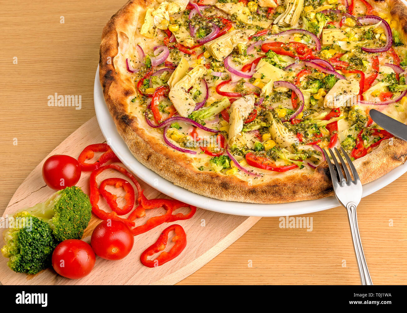 Fresh vegetarian pizza Stock Photo - Alamy