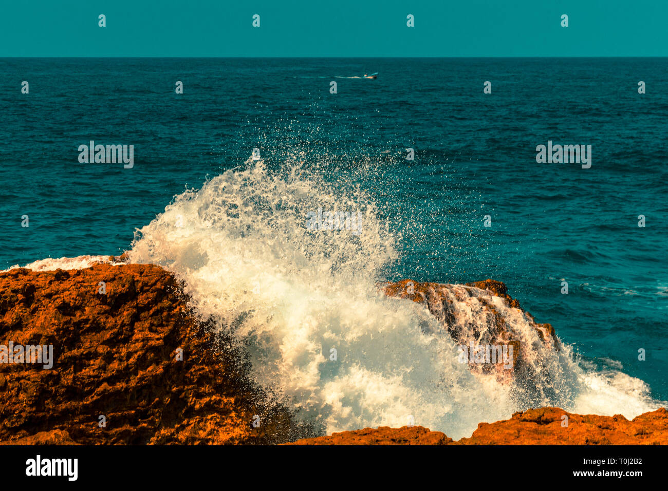 Breaking wave rock formation hi-res stock photography and images - Alamy