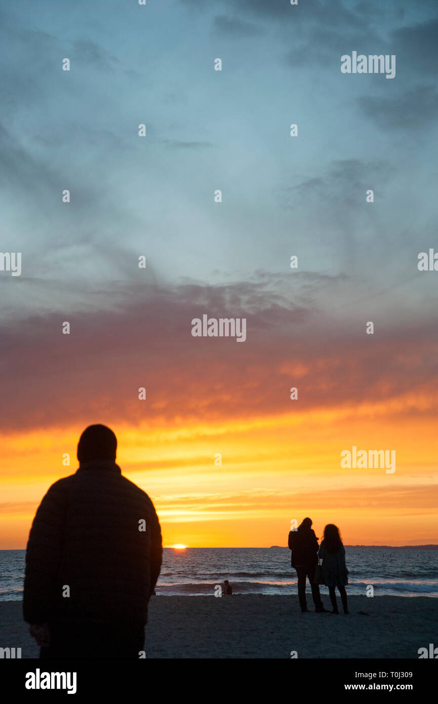 Figures on the beach at sunset in Santa Monica, CA Stock Photo - Alamy