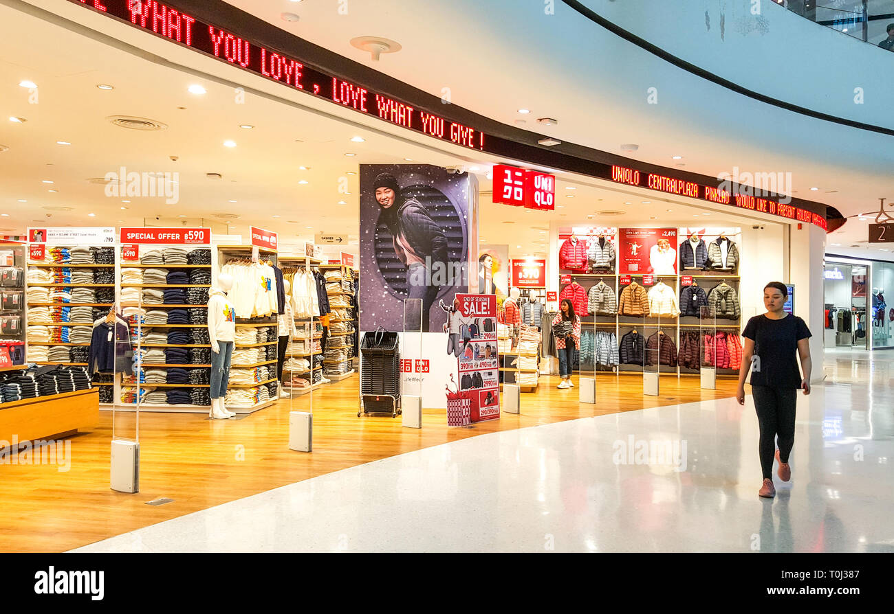 Uniqlo window display hi-res stock photography and images - Alamy