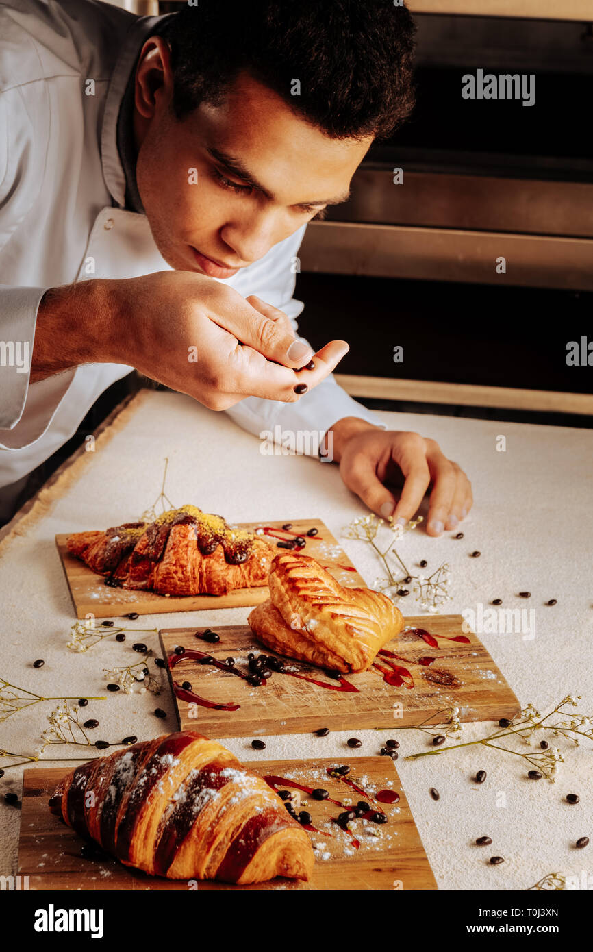 Decorating desserts hi-res stock photography and images - Alamy