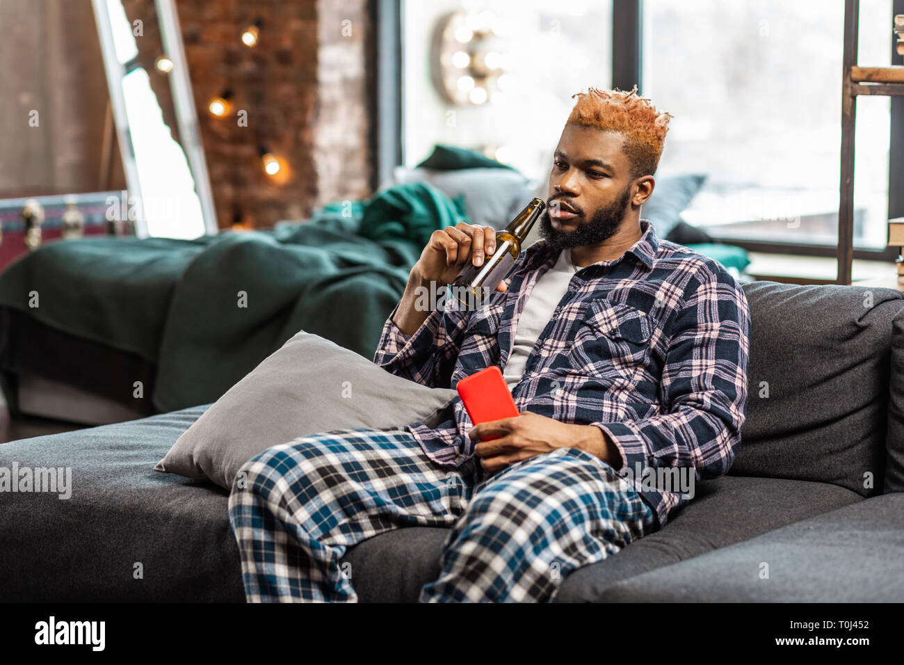 African man holding beer hi-res stock photography and images - Alamy