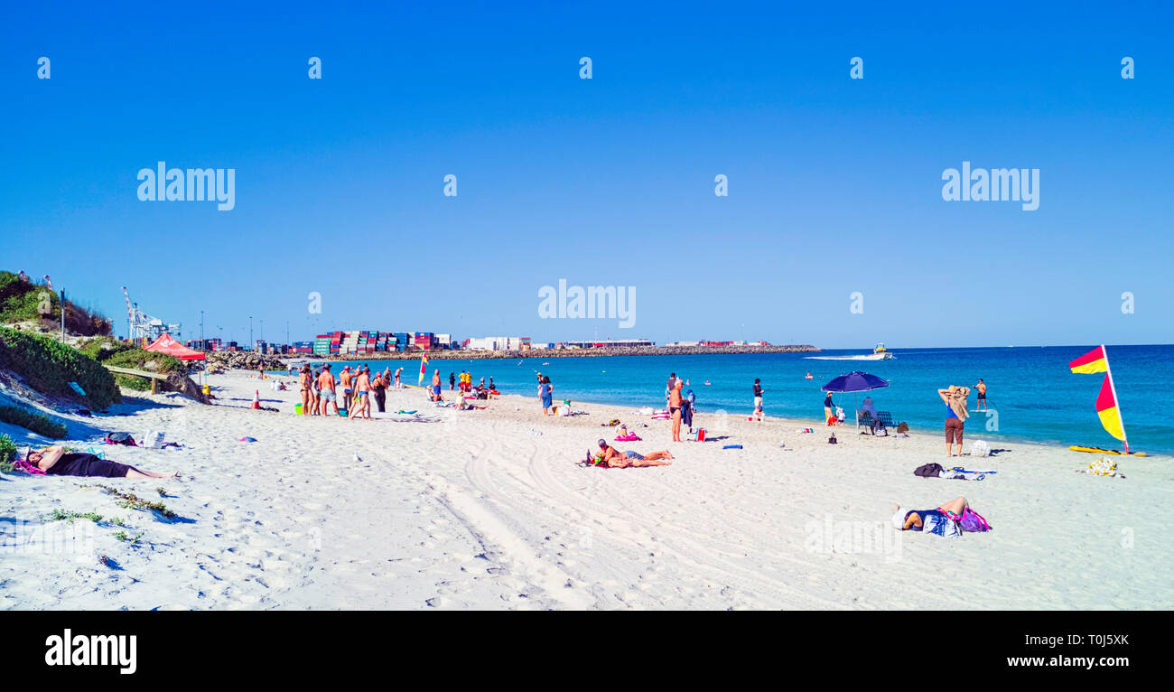 People on beach in port hi-res stock photography and images - Alamy