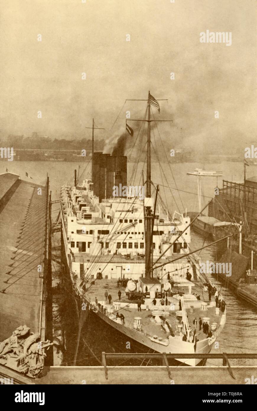 French liner hi-res stock photography and images - Alamy