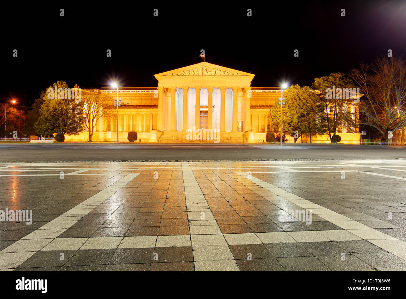 Budapest, Heroes square at night Stock Photo - Alamy