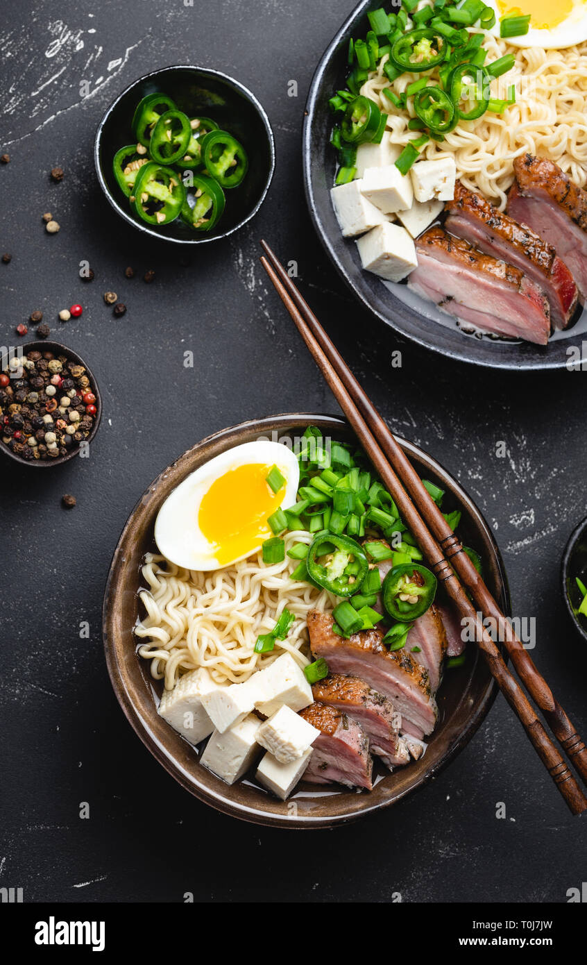 Black ramen restaurant japan hi-res stock photography and images - Alamy
